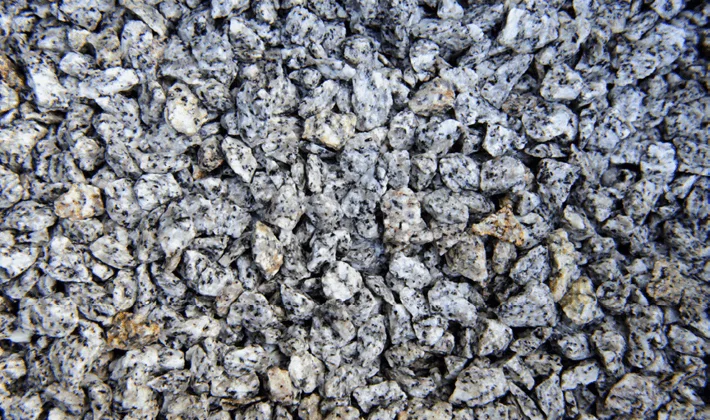 Silver Grey Chippings 6/14mm | Dramatic Decorative Stone